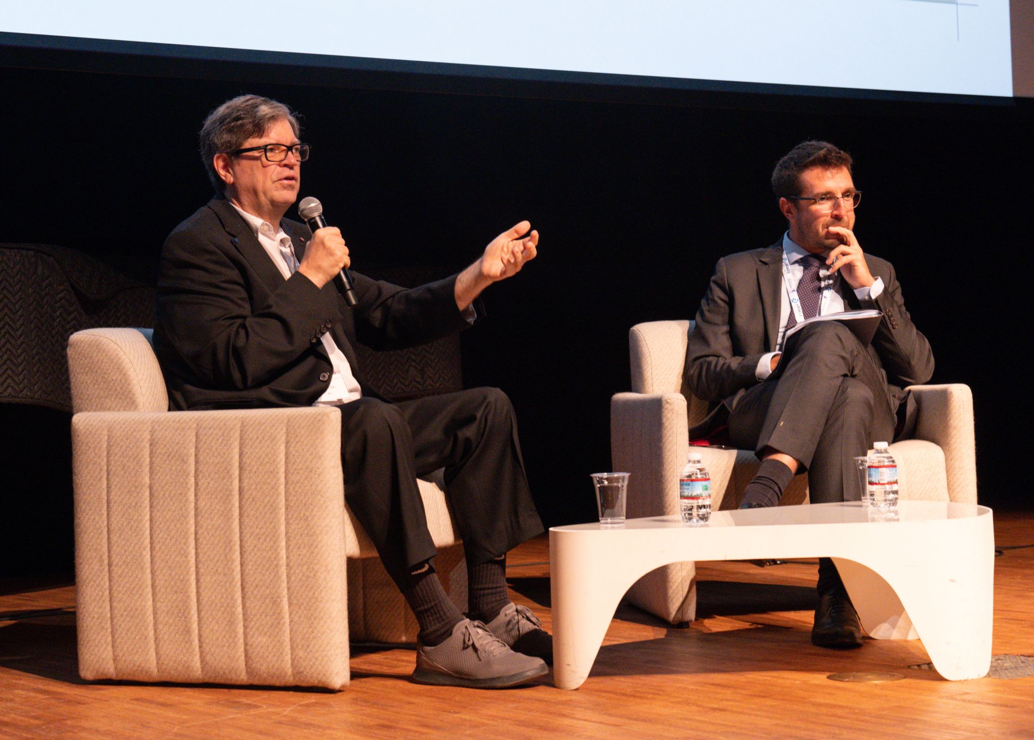 Large Language Model (LLM) : open source et open competition – France ...